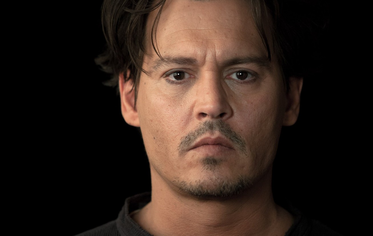 Tapsvihar fogadta Johnny Depp-pet, a színész bemutatta új filmjének ...