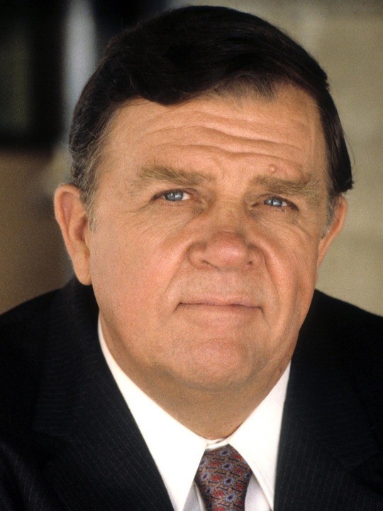 Pat Hingle | Filmek, képek, díjak | Személyiség adatlap | Mafab.hu