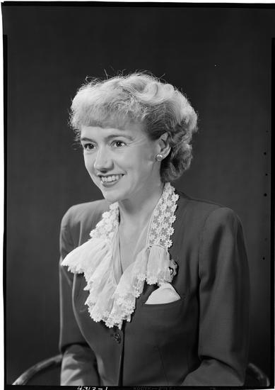 Sylvia Field | Filmek, képek, díjak | Személyiség adatlap | Mafab.hu