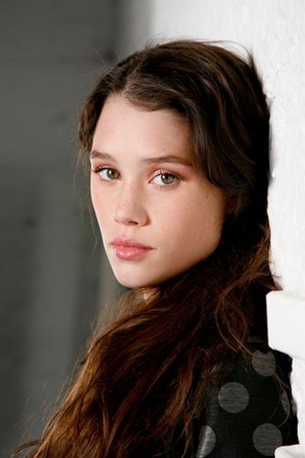 Astrid Bergès-Frisbey | Filmek, képek, díjak | Személyiség adatlap ...