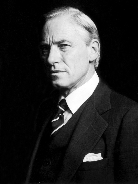 Alan MacNaughton | Filmek, képek, díjak | Személyiség adatlap | Mafab.hu