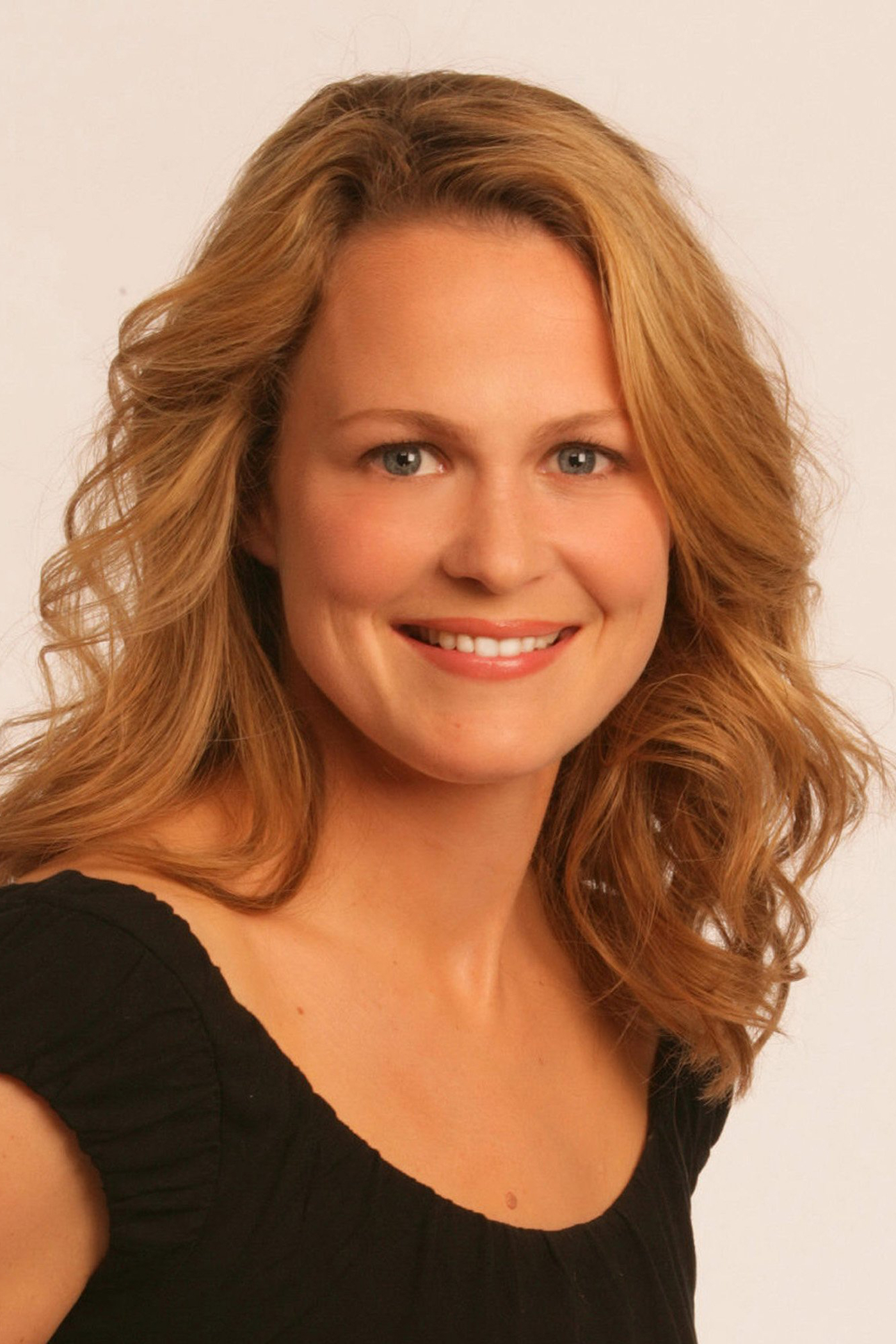 Emily Rutherfurd | Filmek, képek, díjak | Személyiség adatlap | Mafab.hu