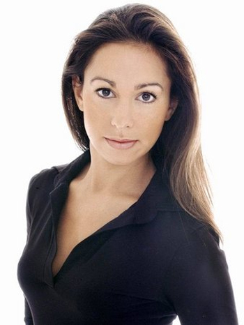 Claire Ross-Brown | Filmek, képek, díjak | Személyiség adatlap | Mafab.hu