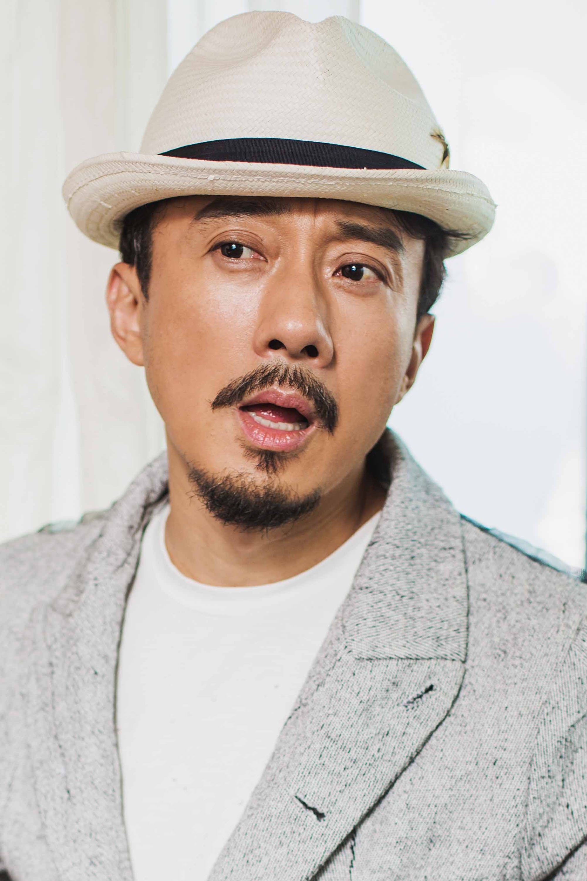 Li-Xin Zhao | Filmek, képek, díjak | Személyiség adatlap | Mafab.hu