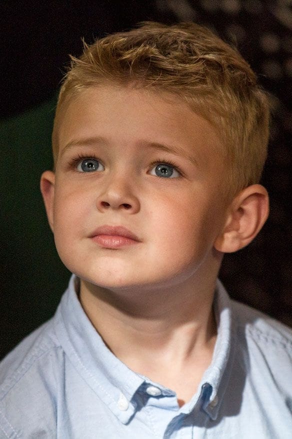 Connor Corum | Filmek, képek, díjak | Személyiség adatlap | Mafab.hu