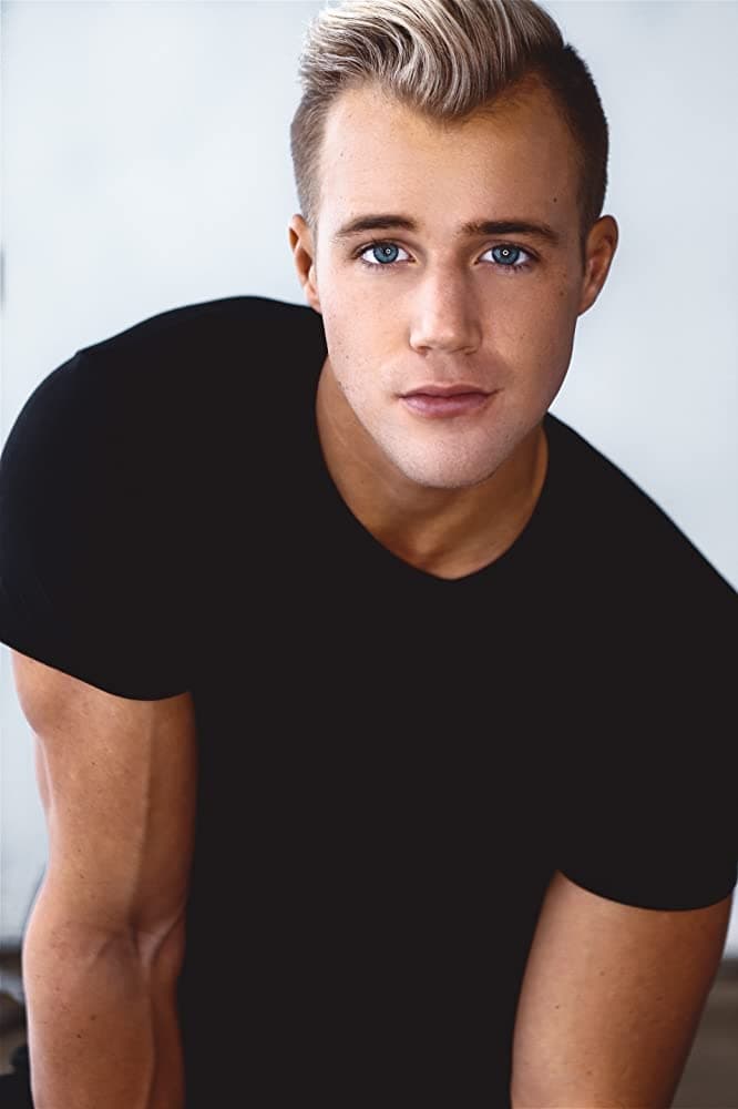 Hunter Clowdus | Filmek, képek, díjak | Személyiség adatlap | Mafab.hu